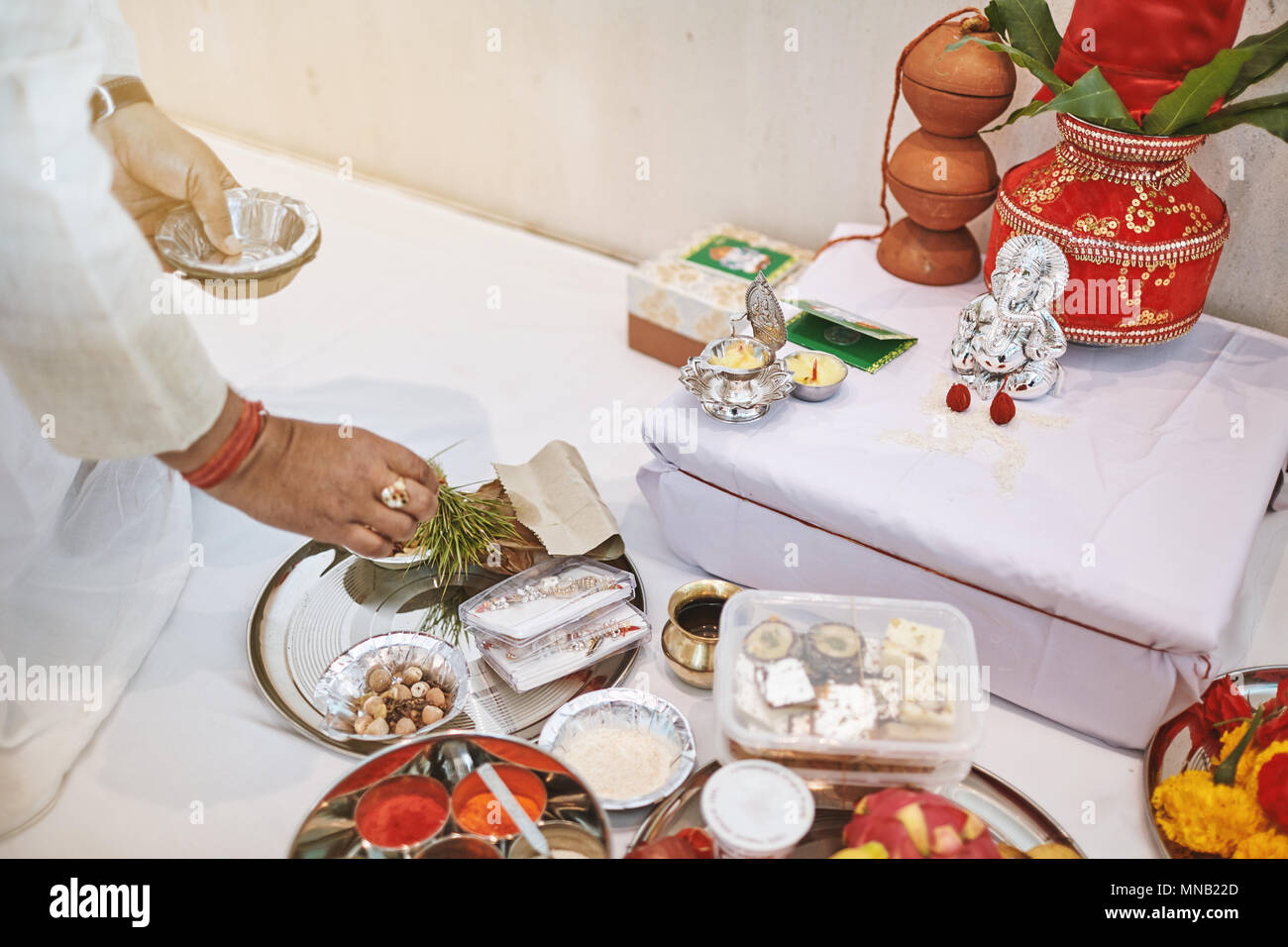 Hindu thread ceremony hi-res stock photography and images - Alamy