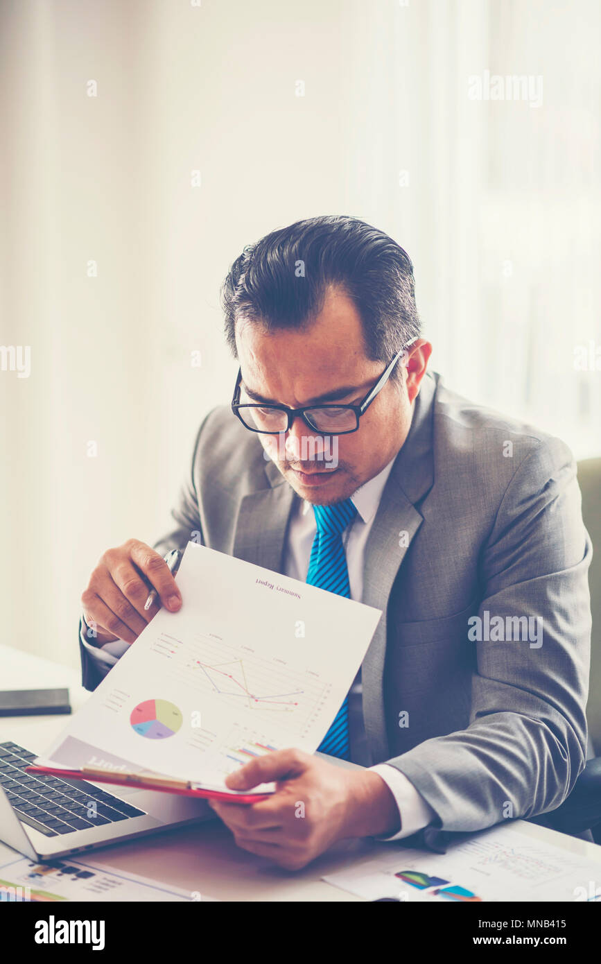 Banking business or financial analyst desktop accounting charts ...