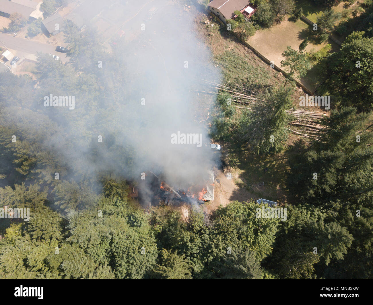 Housefire hi-res stock photography and images - Alamy