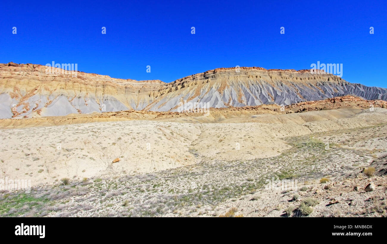 Layers of the Waterpocket Fold in Capitol Reef National Park, USA Stock ...