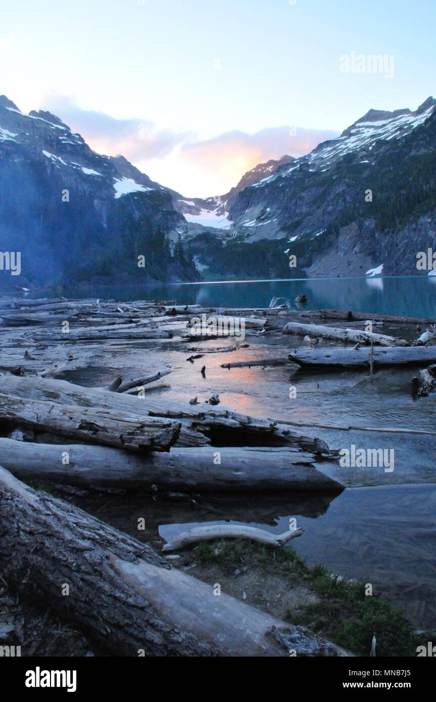 cascade mountain range alpine lake Stock Photo - Alamy