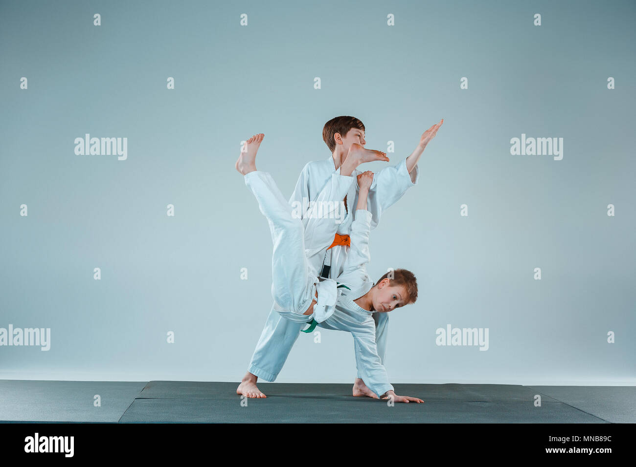 Teen boys fighting hi-res stock photography and images - Alamy