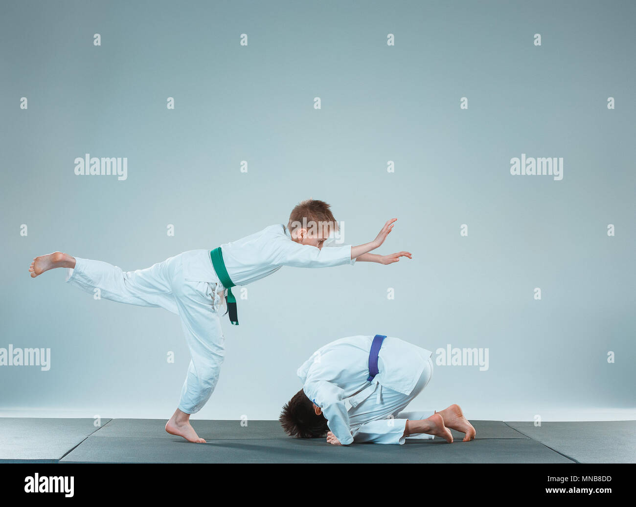 Teen Boys Fighting Stock Photos & Teen Boys Fighting Stock Images - Alamy