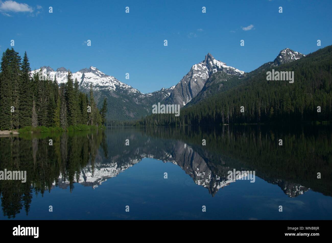 cascade mountain range alpine lake Stock Photo - Alamy