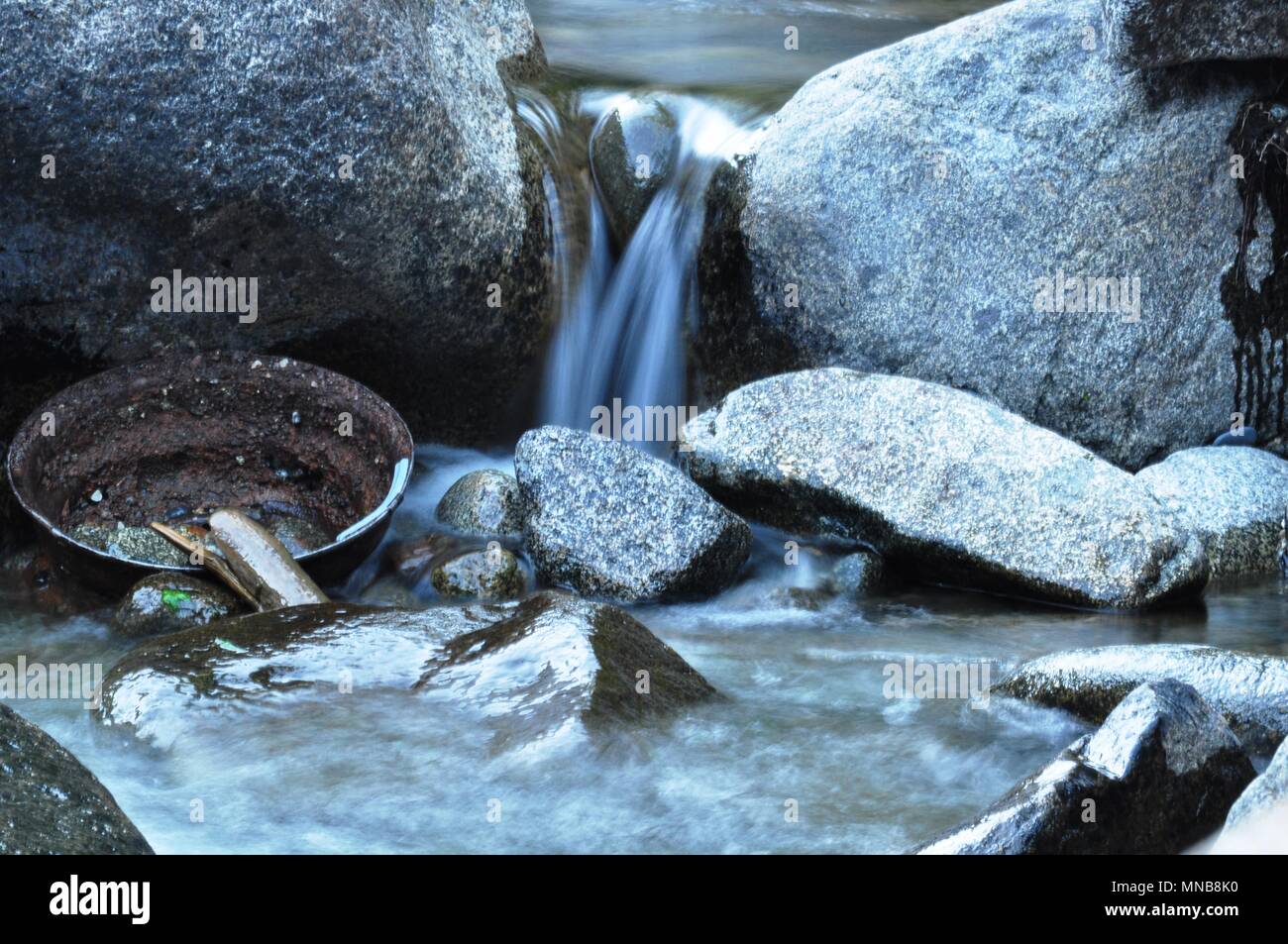 litter in stream Stock Photo - Alamy