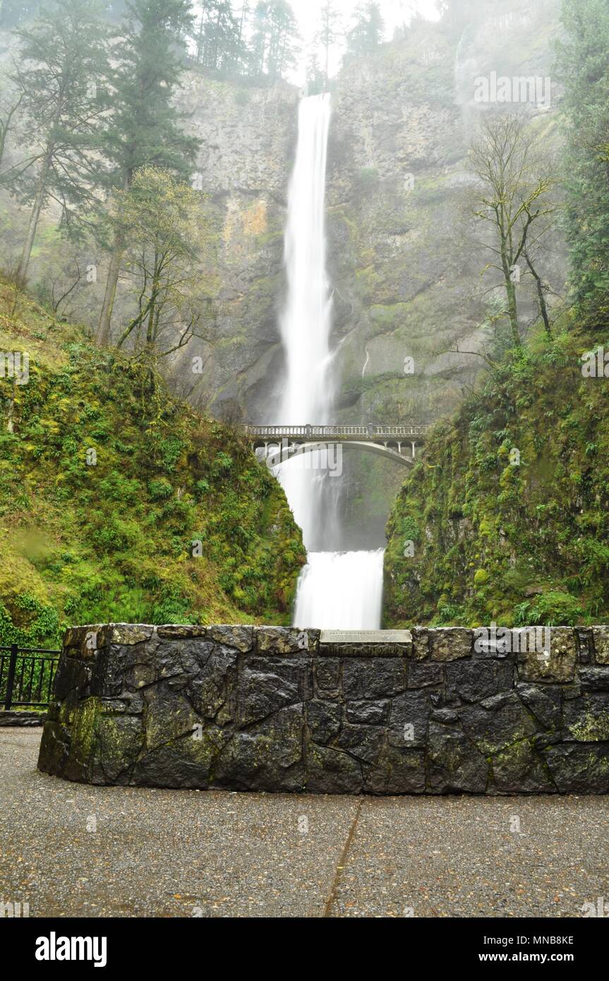 Multnomah falls, portland oregon hi-res stock photography and images ...