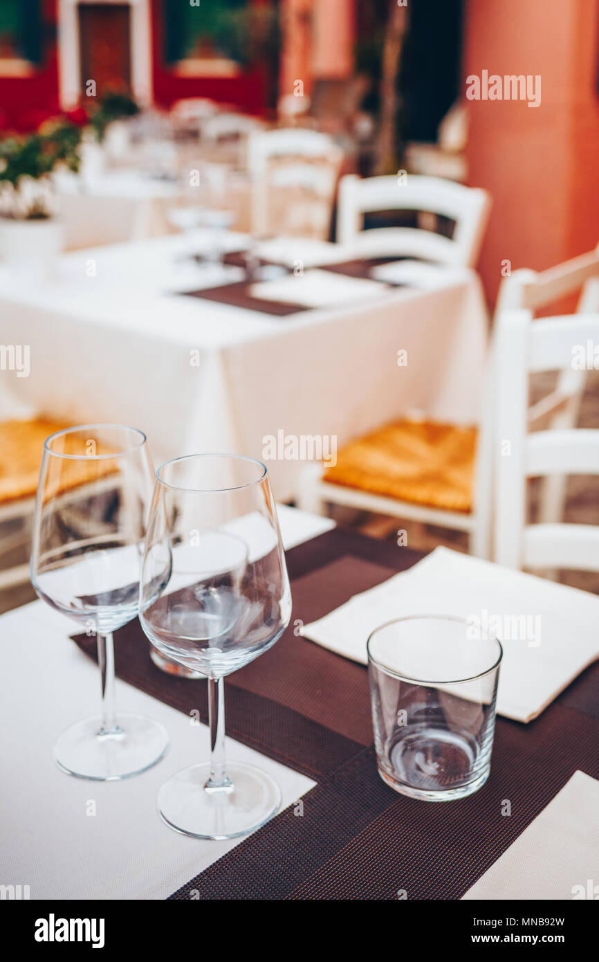 Fancy restaurant table setting hi-res stock photography and images - Alamy Fancy restaurant table setting hi-res stock photography and images - Alamy