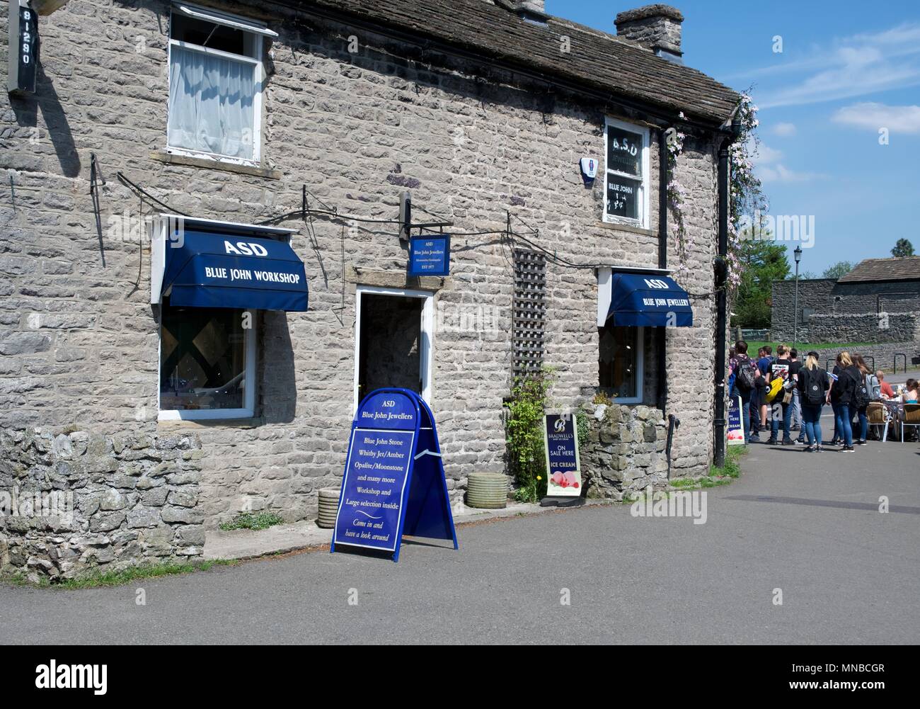 Shop in castleton hi-res stock photography and images - Alamy