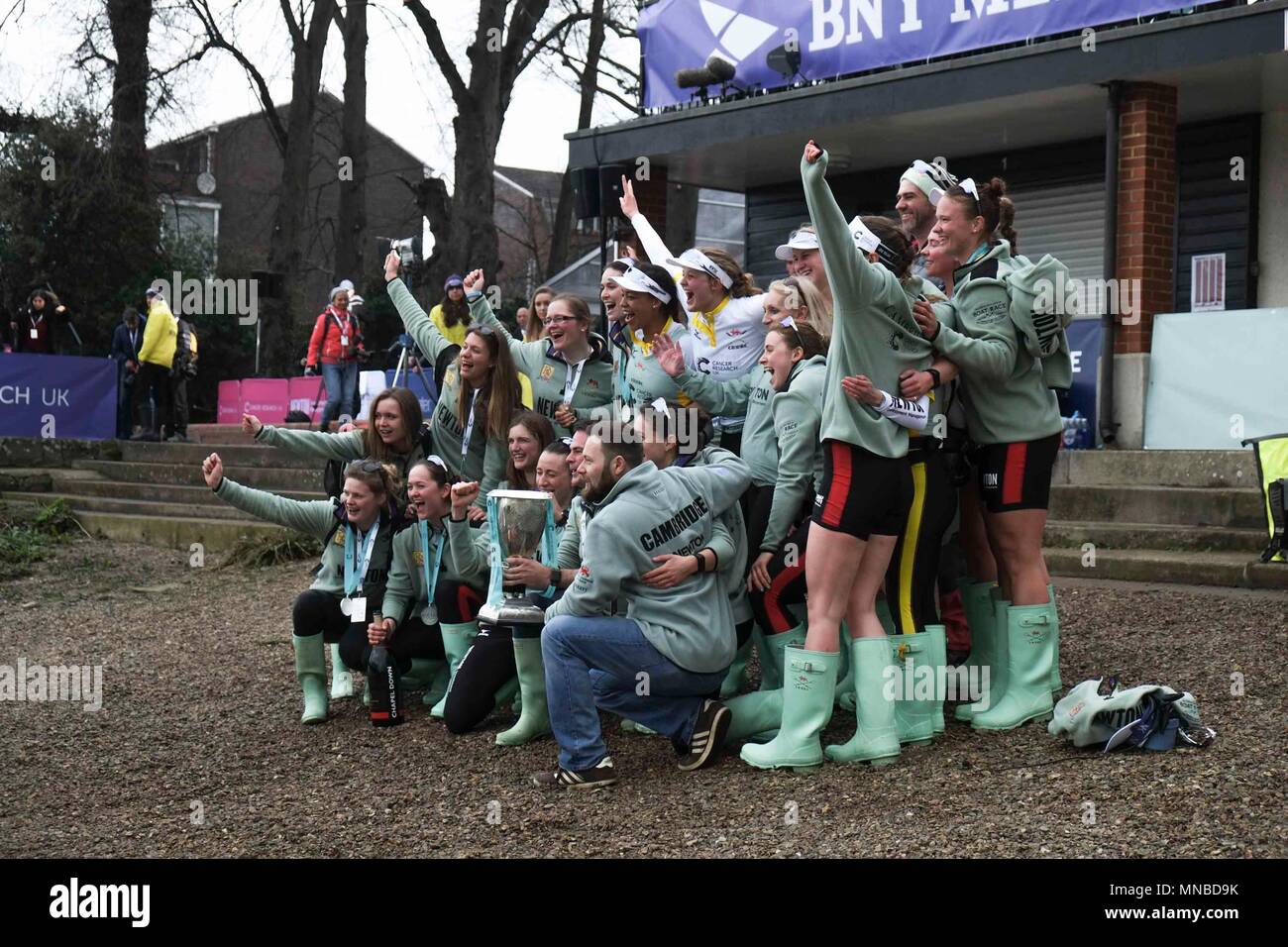 Cambridge boat race team celebrate hi-res stock photography and images ...