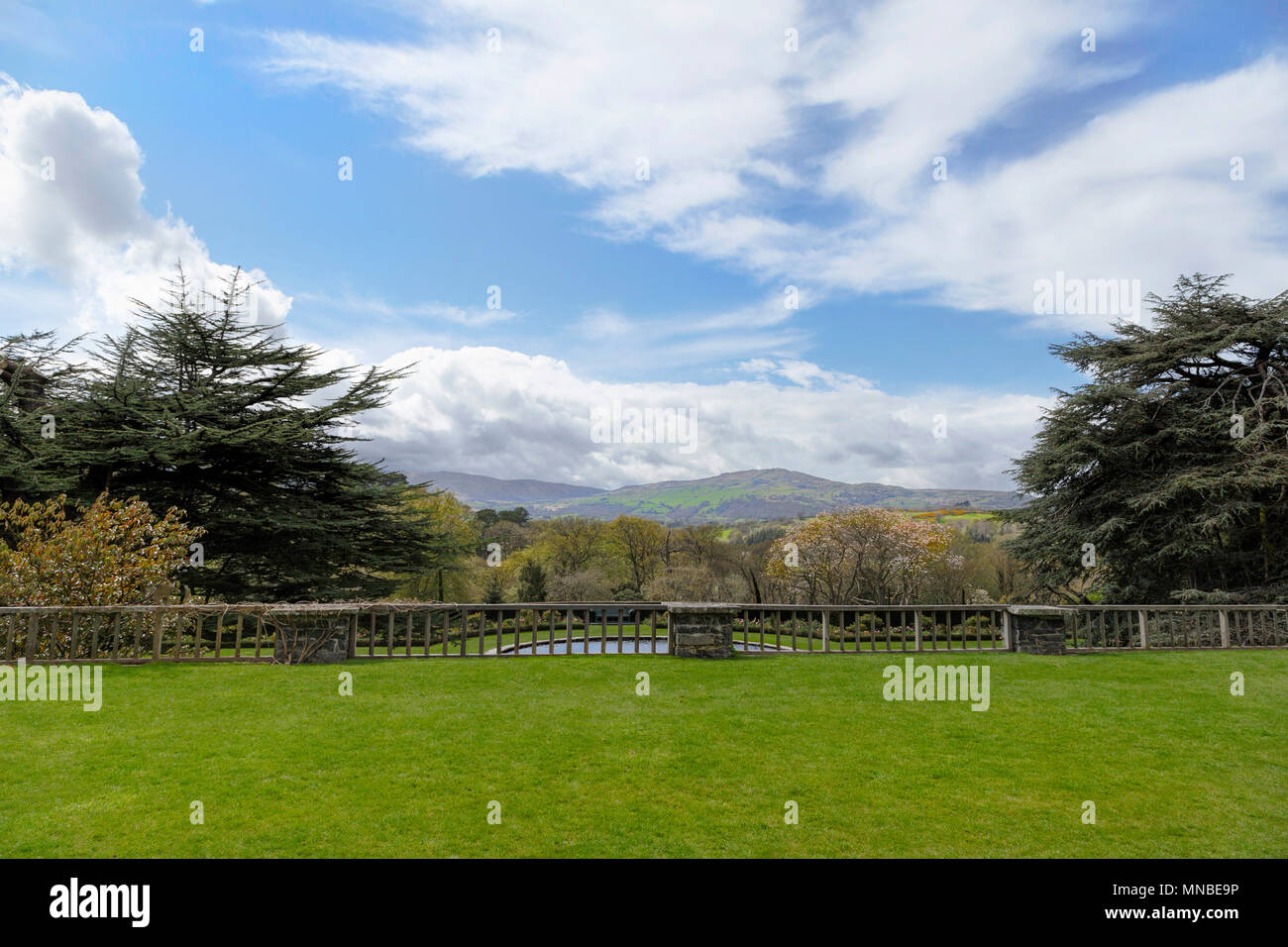 Bodnant garden wales hi-res stock photography and images - Alamy