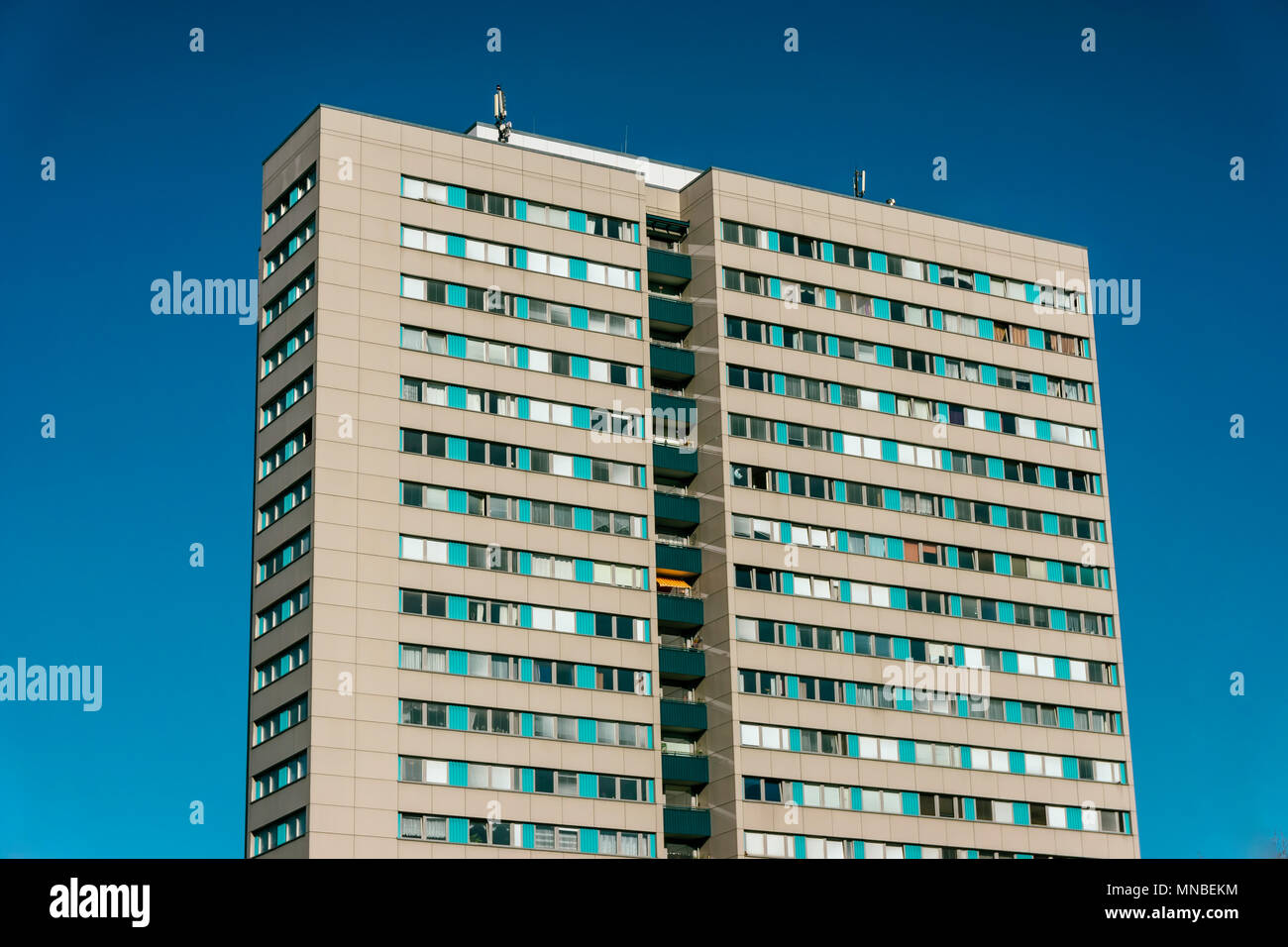 High rise building building color hi-res stock photography and images ...
