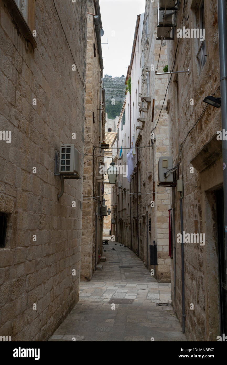 Pavement side street hi-res stock photography and images - Alamy
