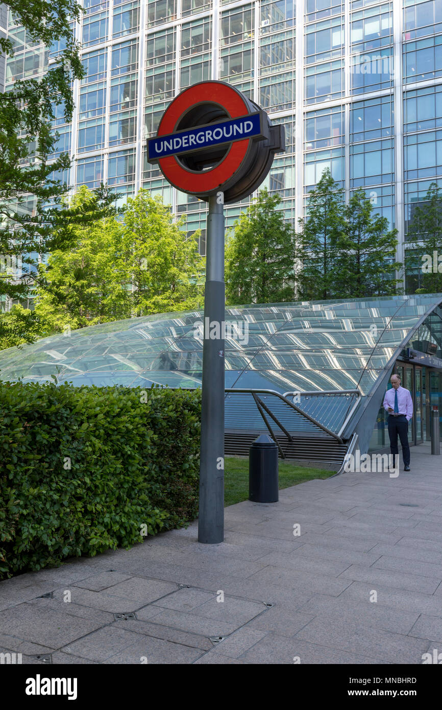 Transport for London UNDERGROUND Sign Stock Photo - Alamy