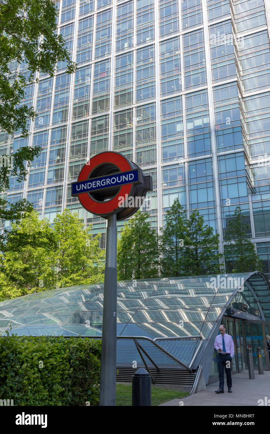 Transport for London UNDERGROUND Sign Stock Photo - Alamy