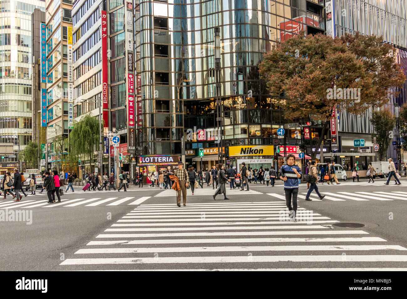 Busy street scene in Japanese capital city Tokyo Japan Stock Photo - Alamy