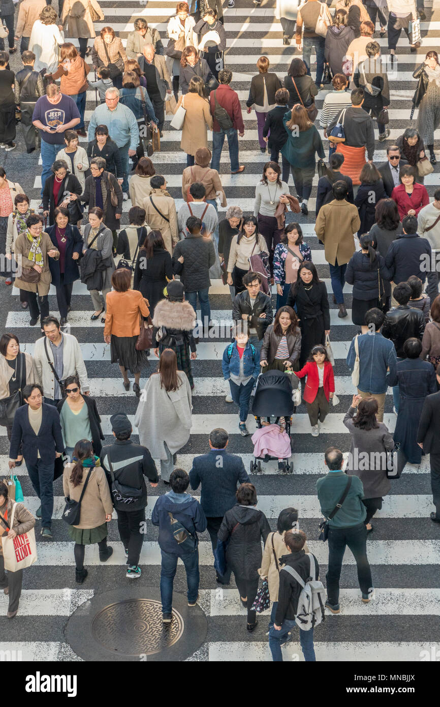 Busy street scene in Japanese capital city Tokyo Japan Stock Photo - Alamy