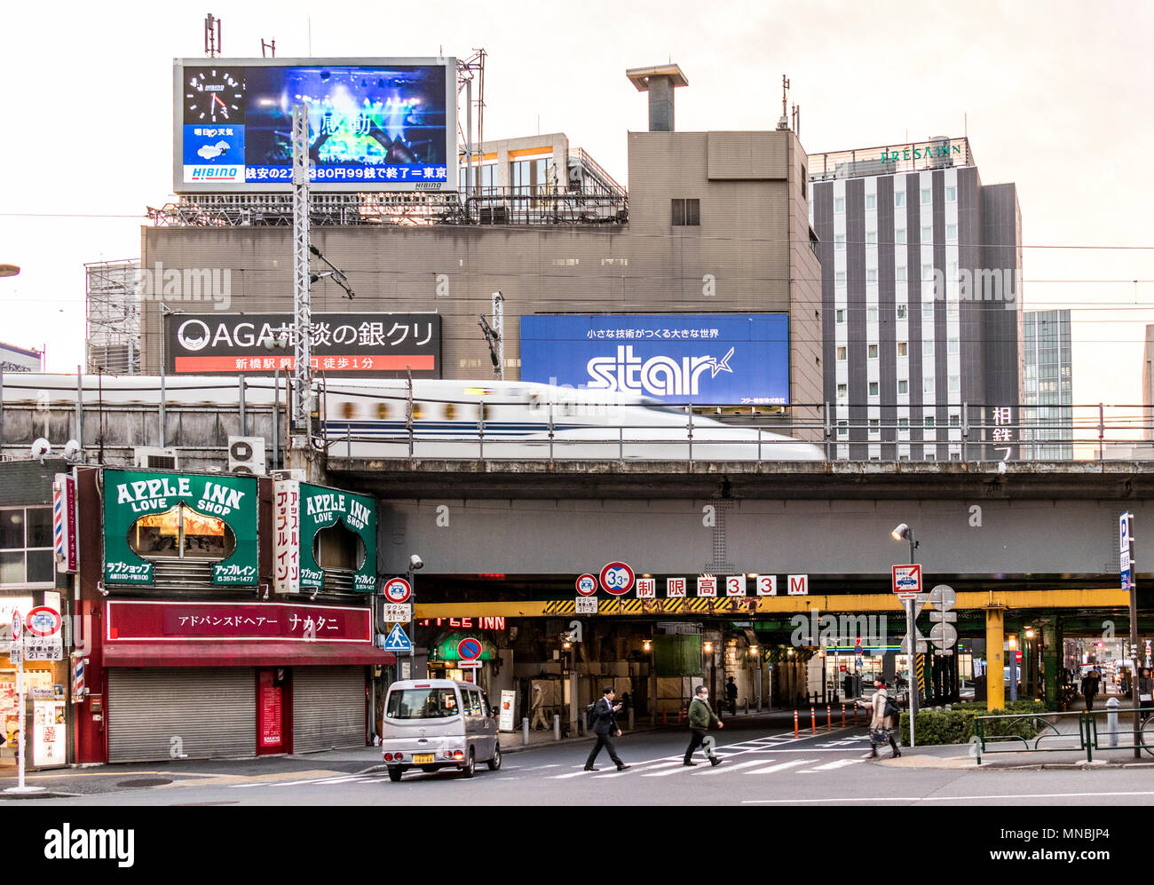 Streets crowded with cars and buses hi-res stock photography and images ...