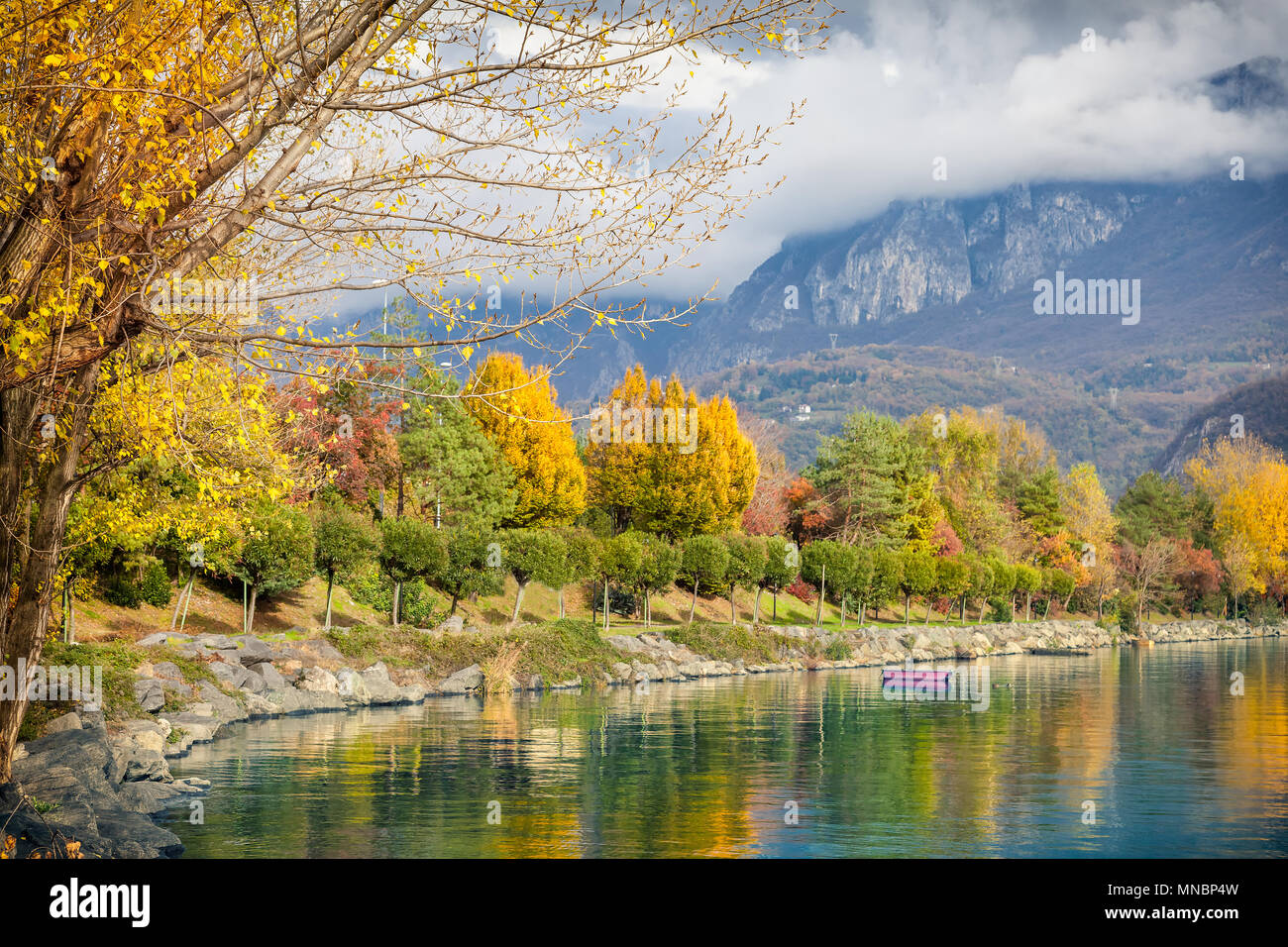 Lago di lecco hi-res stock photography and images - Alamy