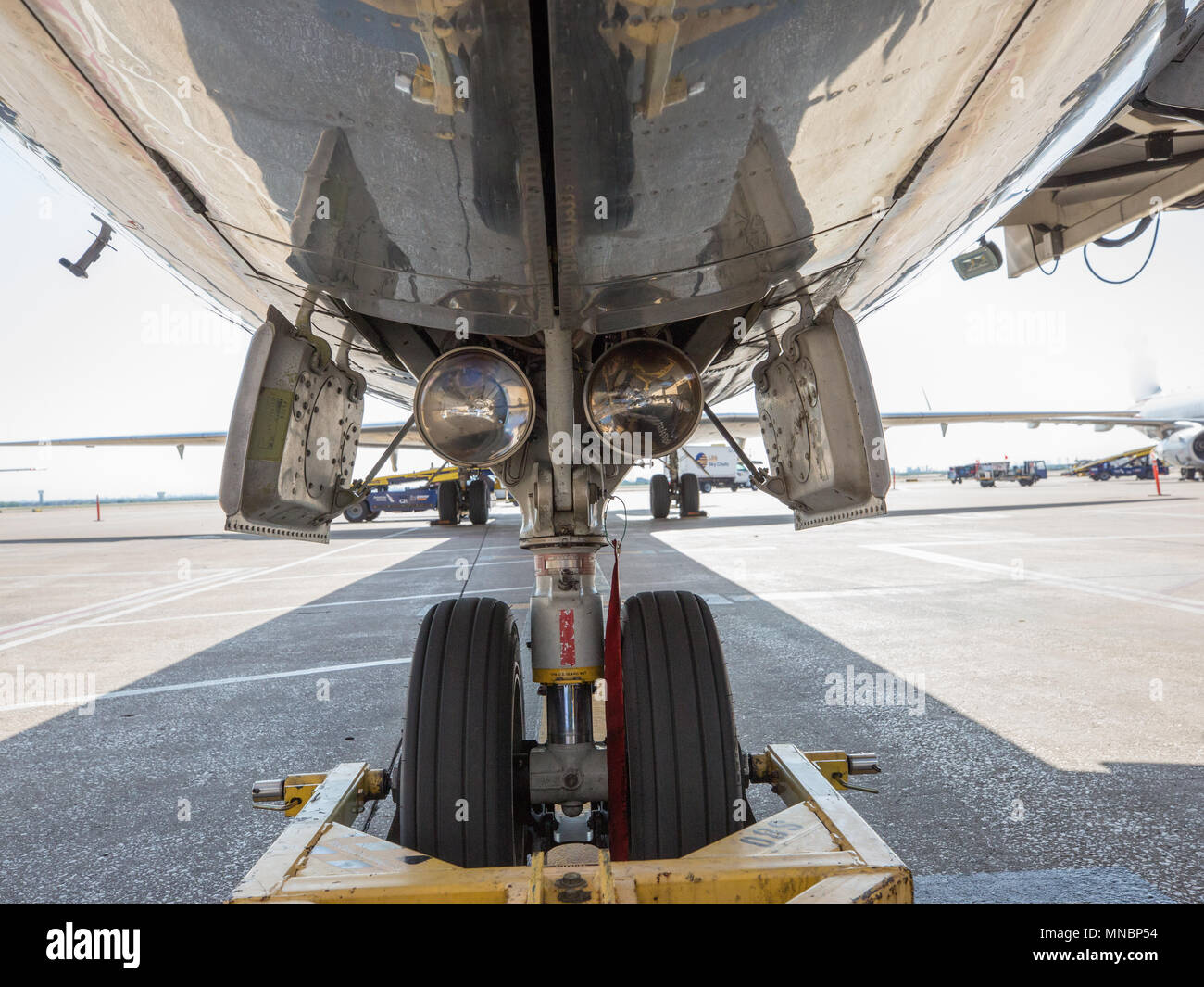 Aircraft wheels and brakes hi-res stock photography and images - Alamy