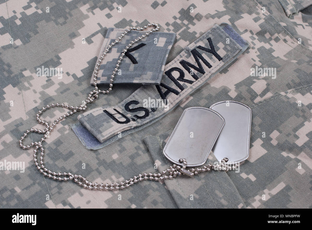 us army uniform with blank dog tags Stock Photo - Alamy