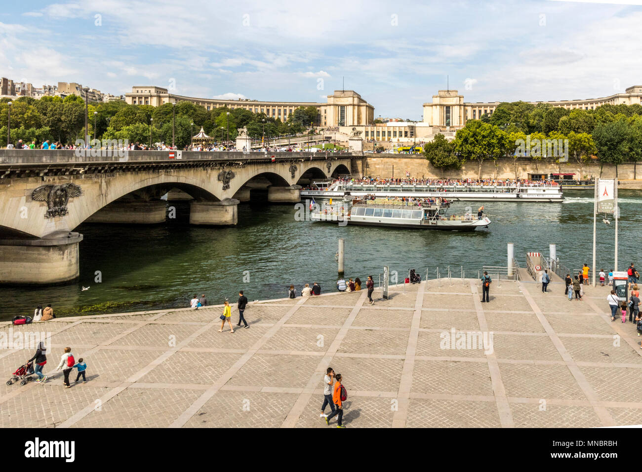 Tour boats on the river Seine in Paris France Stock Photo - Alamy