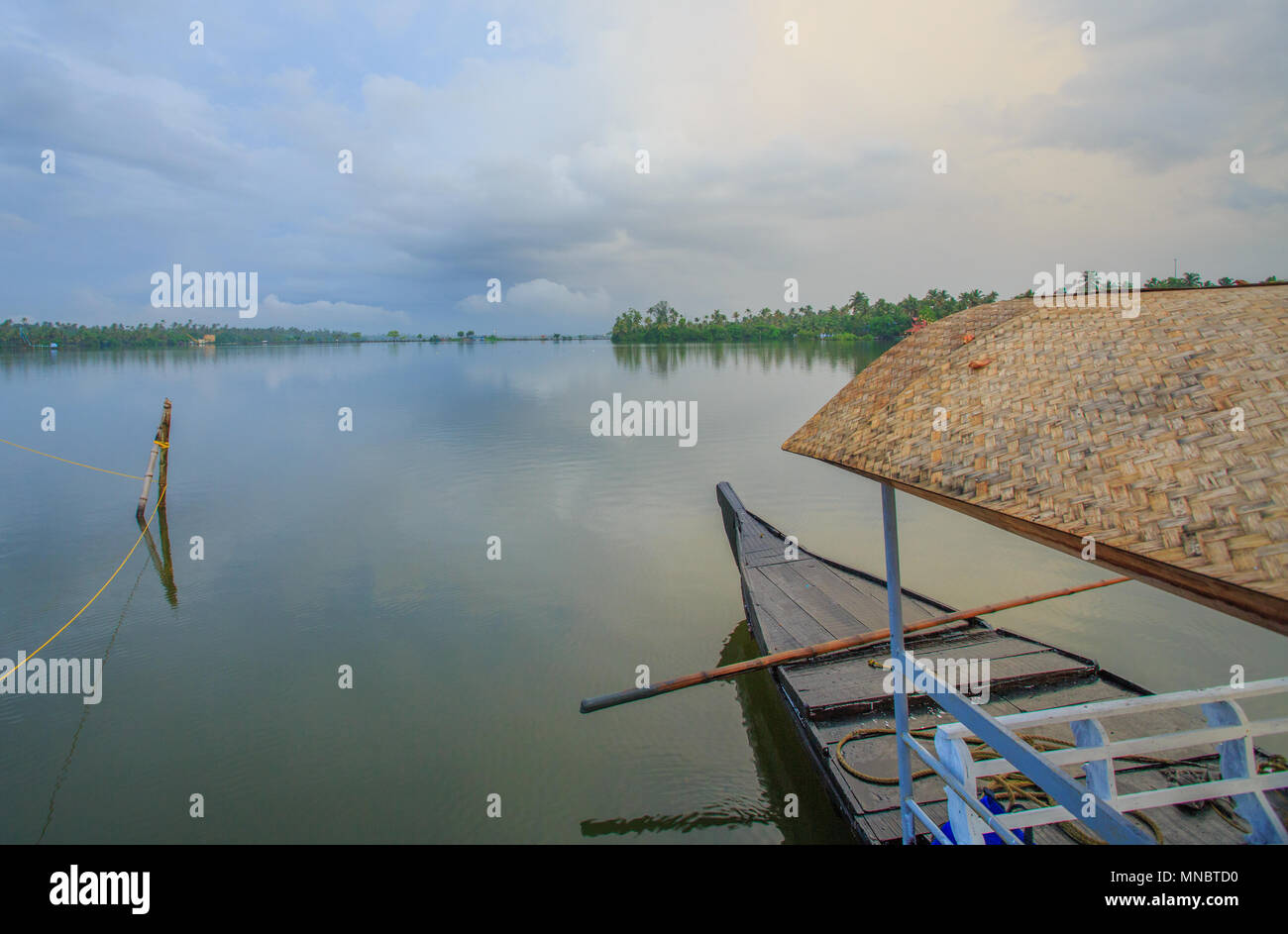 Country-boat - at the Cherai backwater (Kerala Stock Photo - Alamy