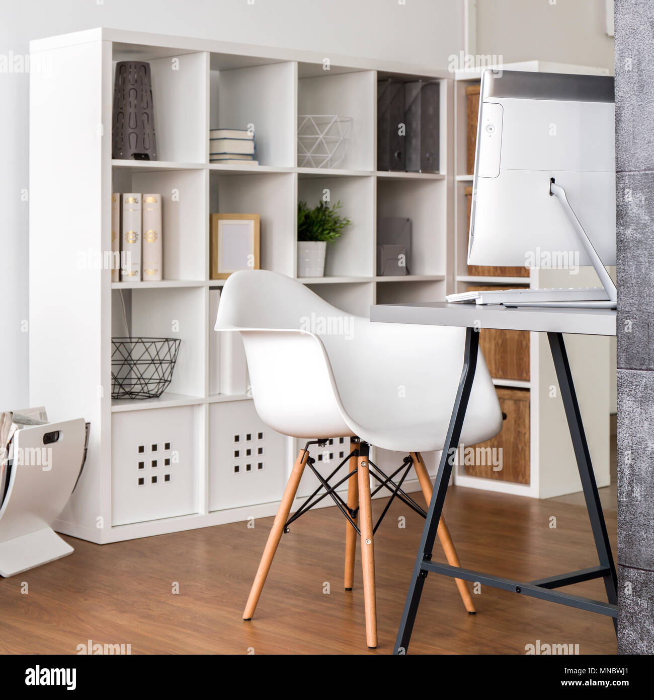 Study room bookcase hi-res stock photography and images - Alamy