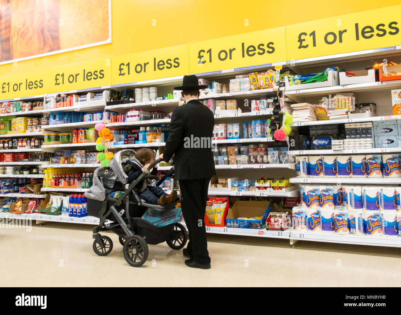 Inside tesco supermarket hi-res stock photography and images - Alamy