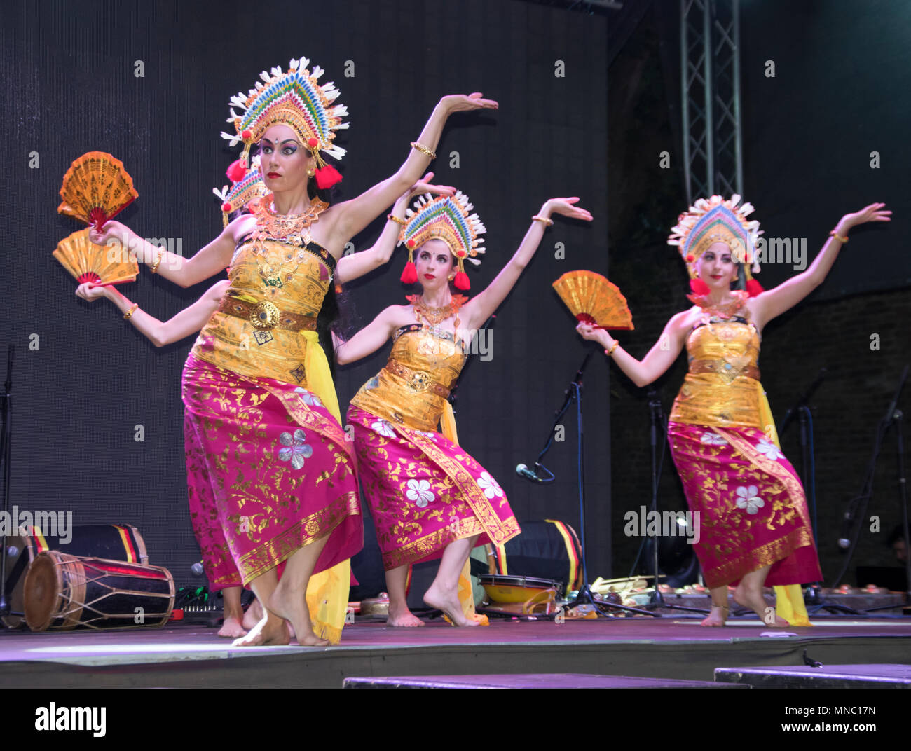 Indonesian theater hi-res stock photography and images - Alamy