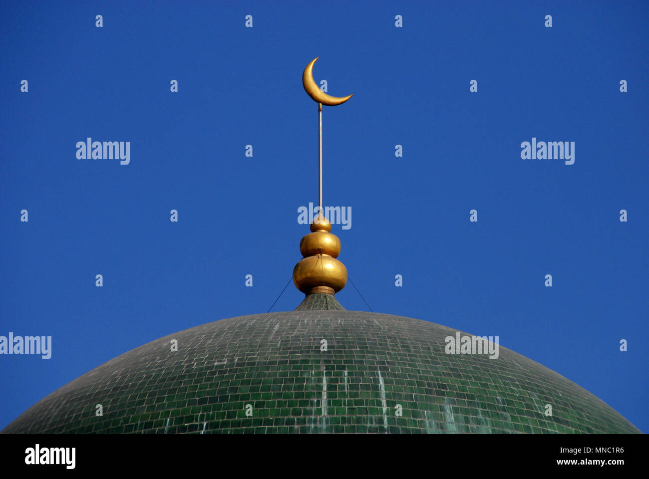 Moslem places of worship hi-res stock photography and images - Alamy