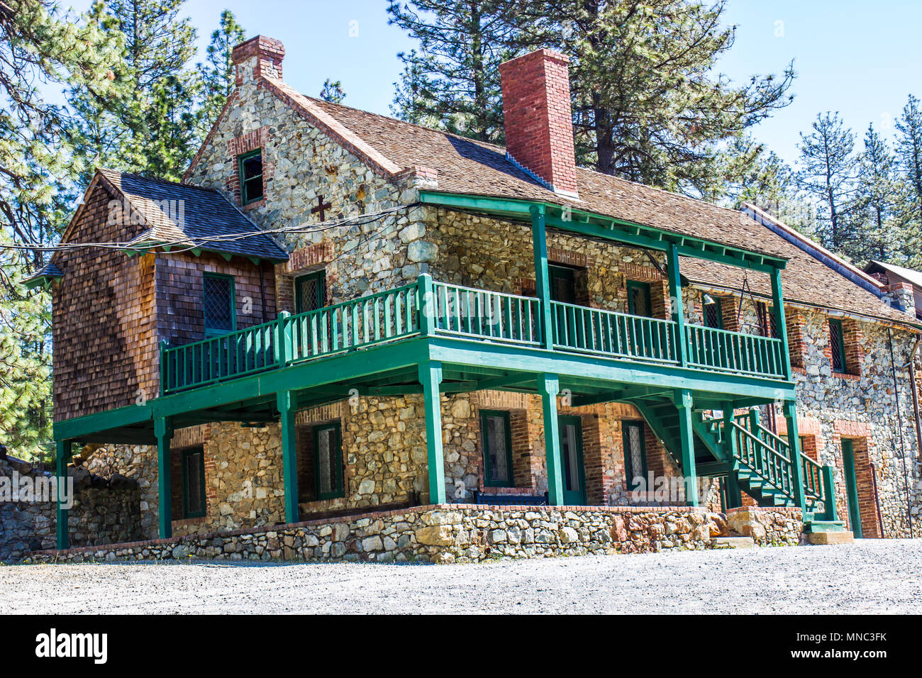 Two story stone building hi-res stock photography and images - Alamy