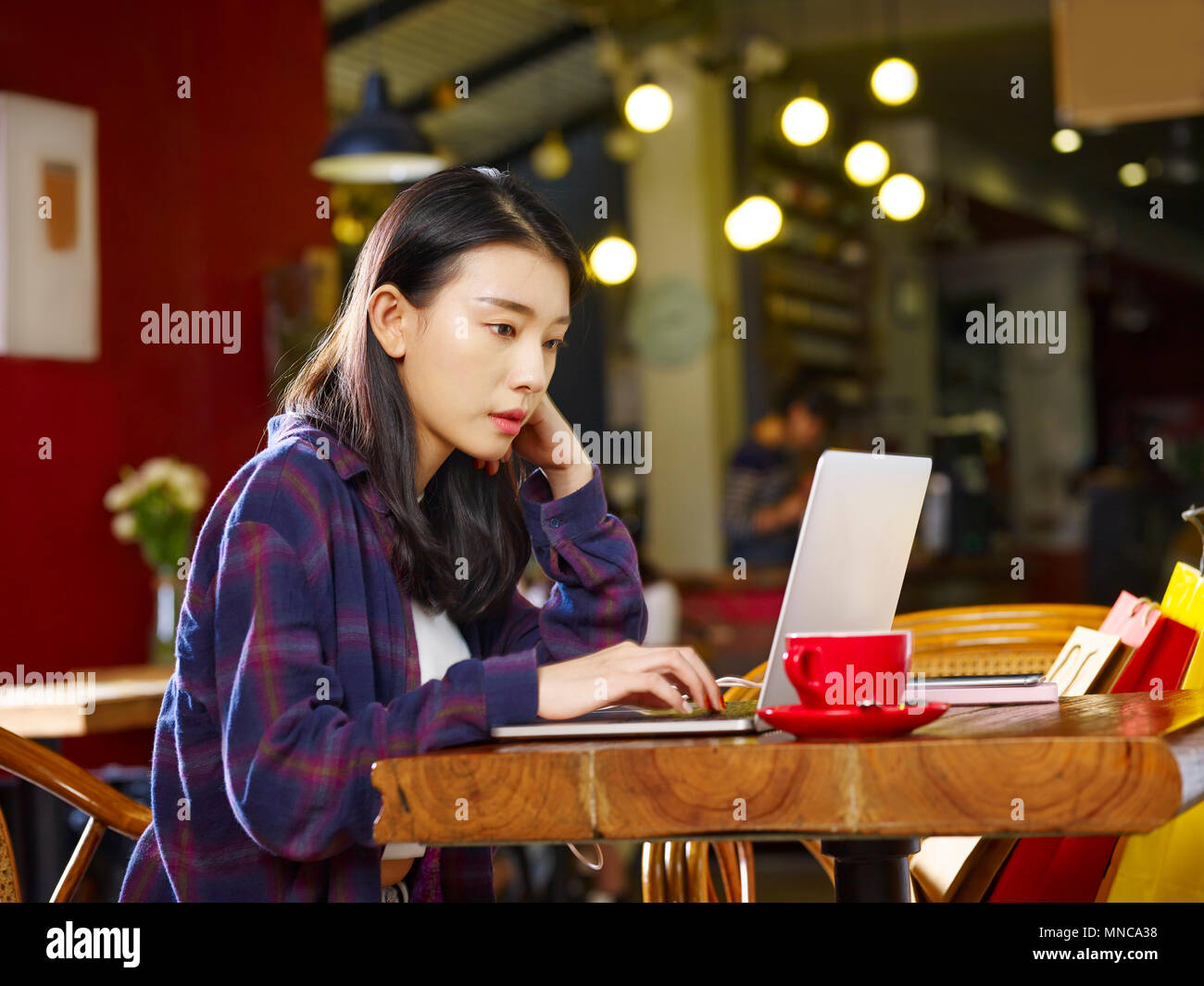 Using laptop and writing hi-res stock photography and images - Alamy