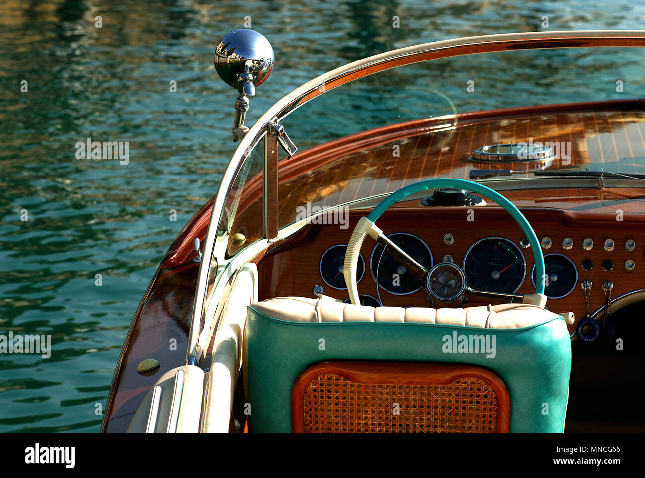 Vintage speedboat italy hi-res stock photography and images - Alamy