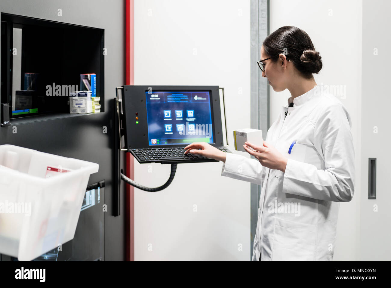 Woman using drugs hi-res stock photography and images - Alamy