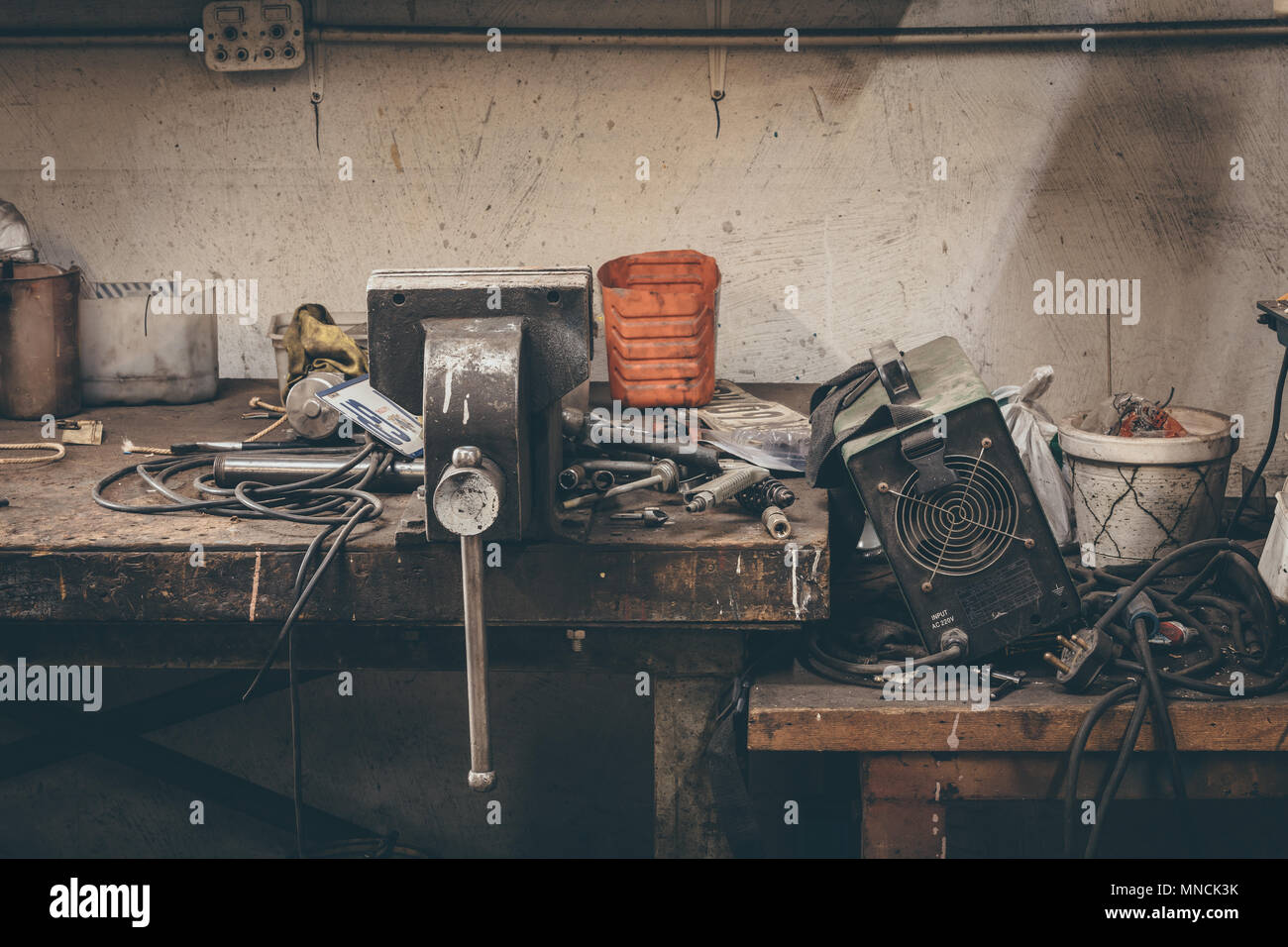 Workbench metal table old hi-res stock photography and images - Alamy