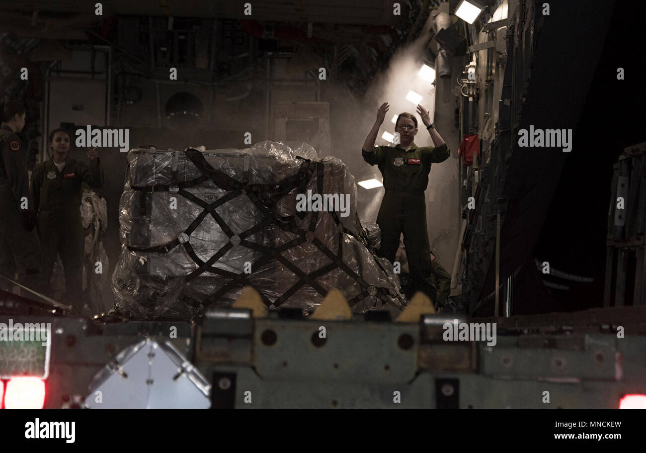 Female loadmaster hi-res stock photography and images - Alamy