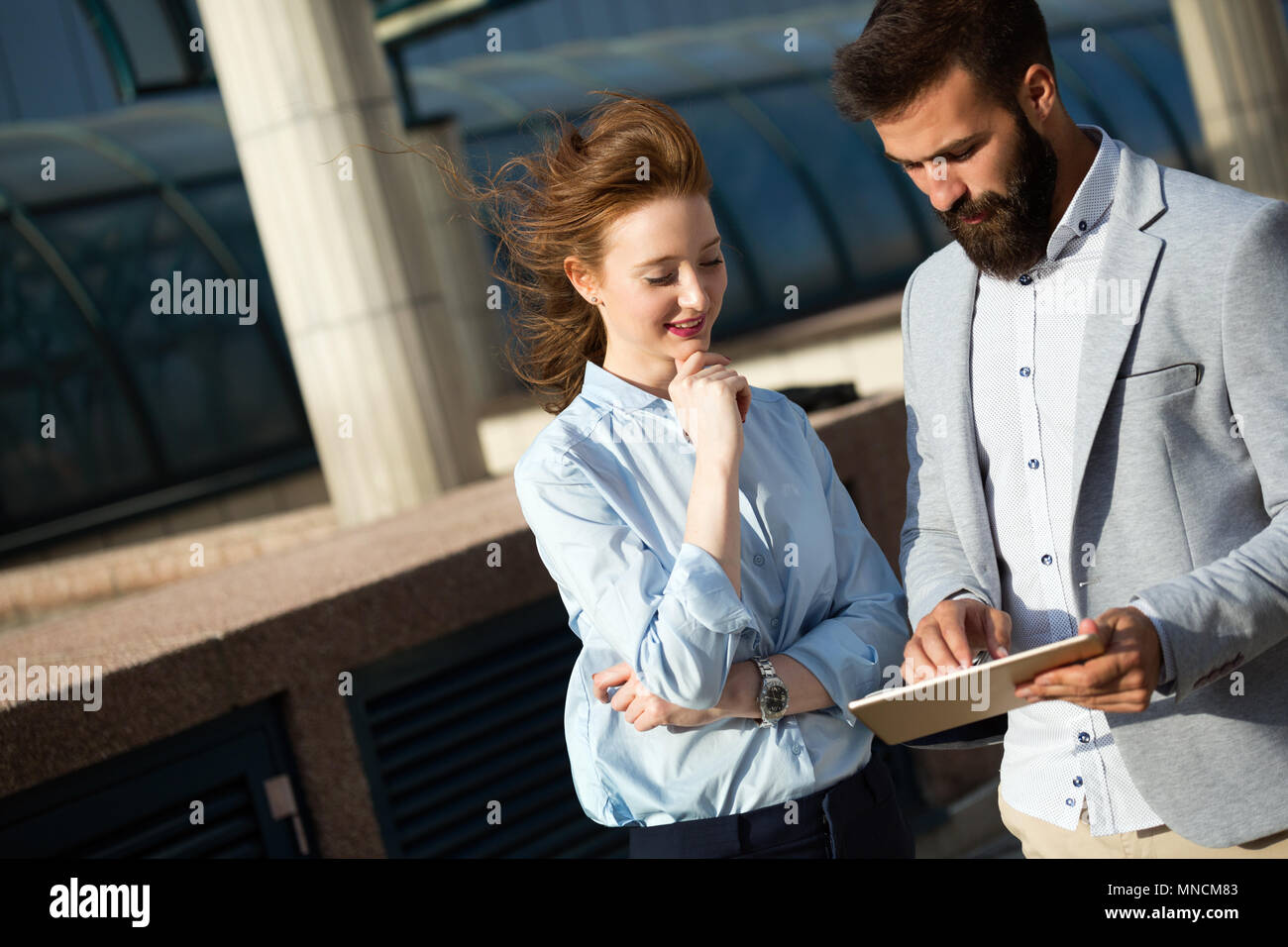 Team building business people employees hi-res stock photography and ...