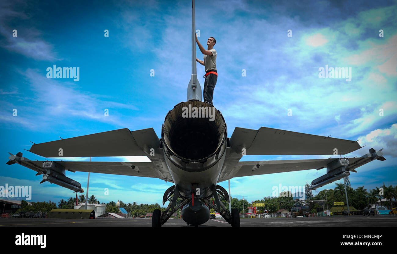 U.S. Air Force Airman 1st Class Connor Lovan, crew chief assigned to ...