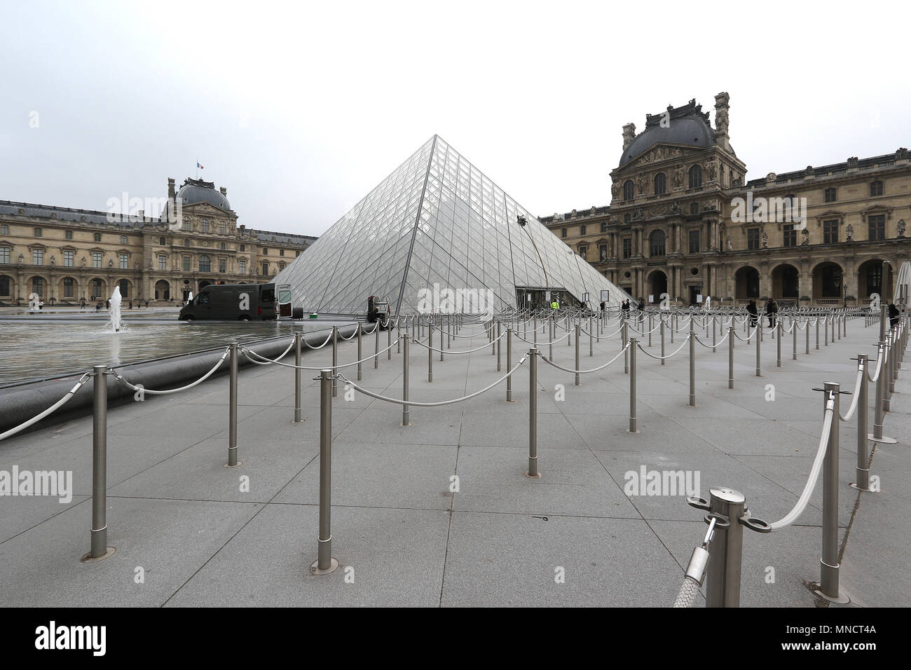 Louvre Palace, Courtyard and the Louvre Pyramid , Paris sights, Paris ...