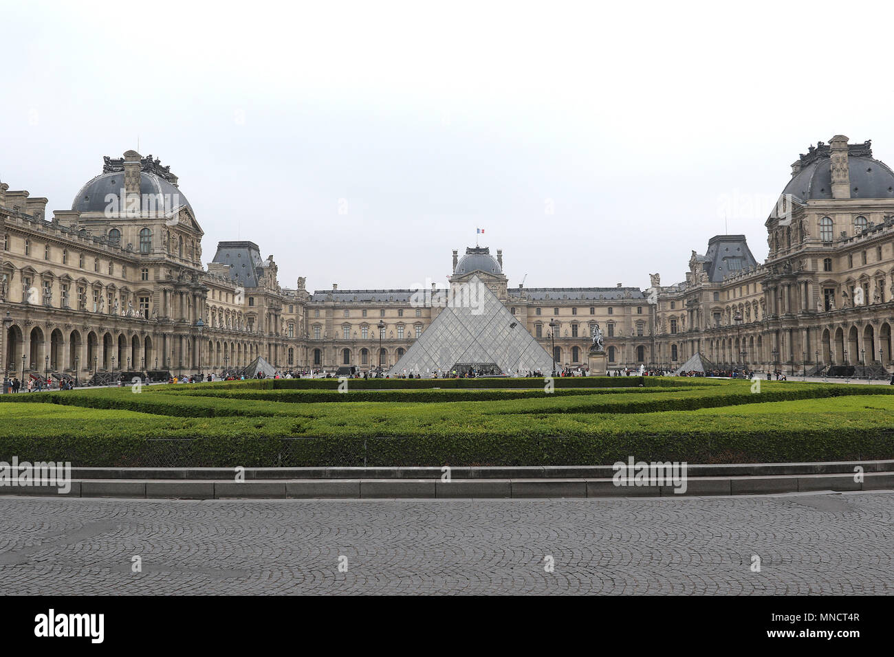 Louvre Palace, Courtyard and the Louvre Pyramid , Paris sights, Paris ...