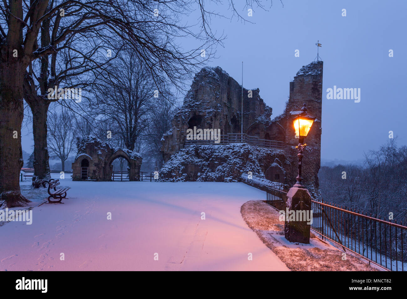 Knaresborough castle winter snow hi-res stock photography and images ...