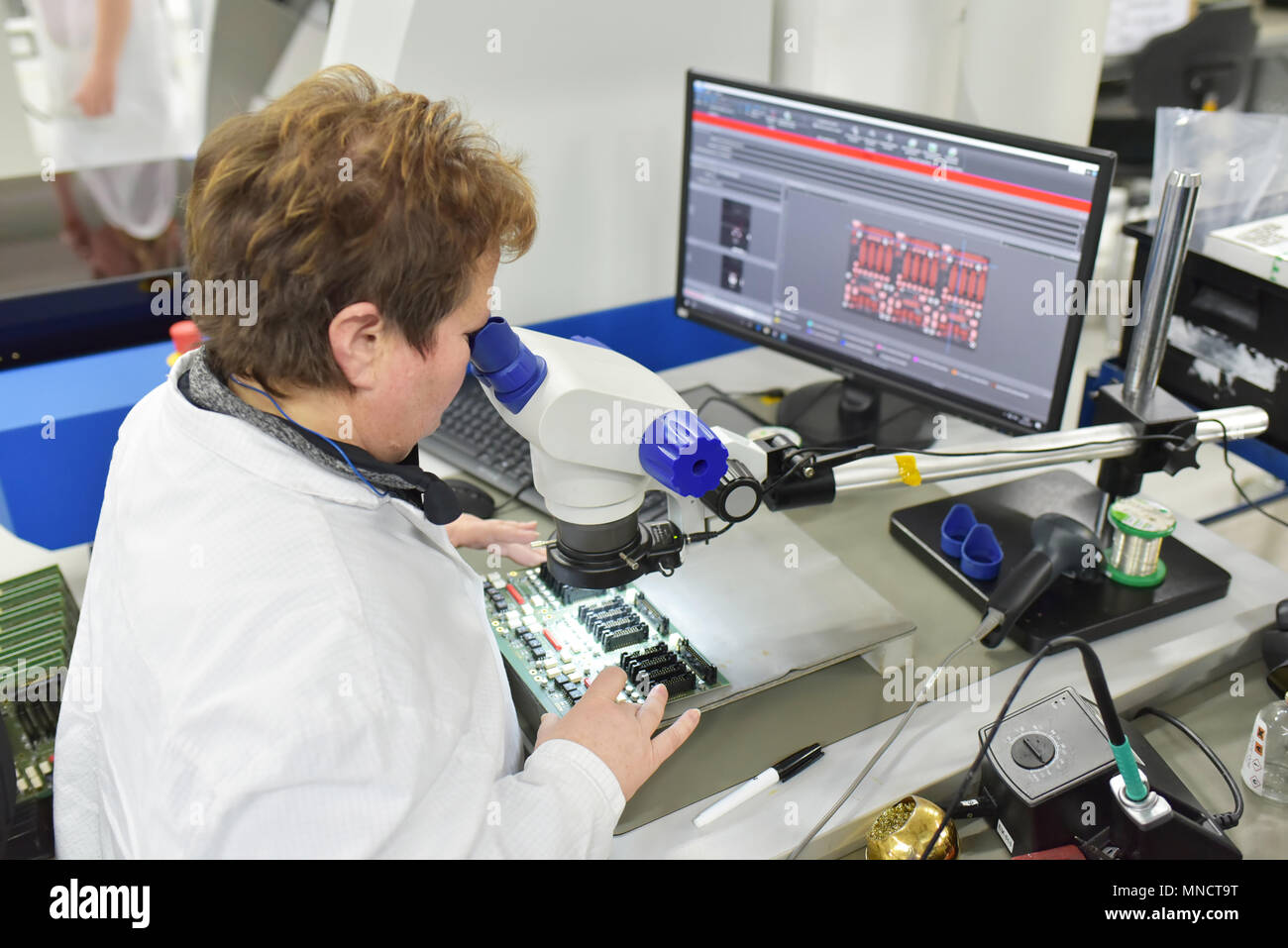 Industrial microscope hi-res stock photography and images - Alamy