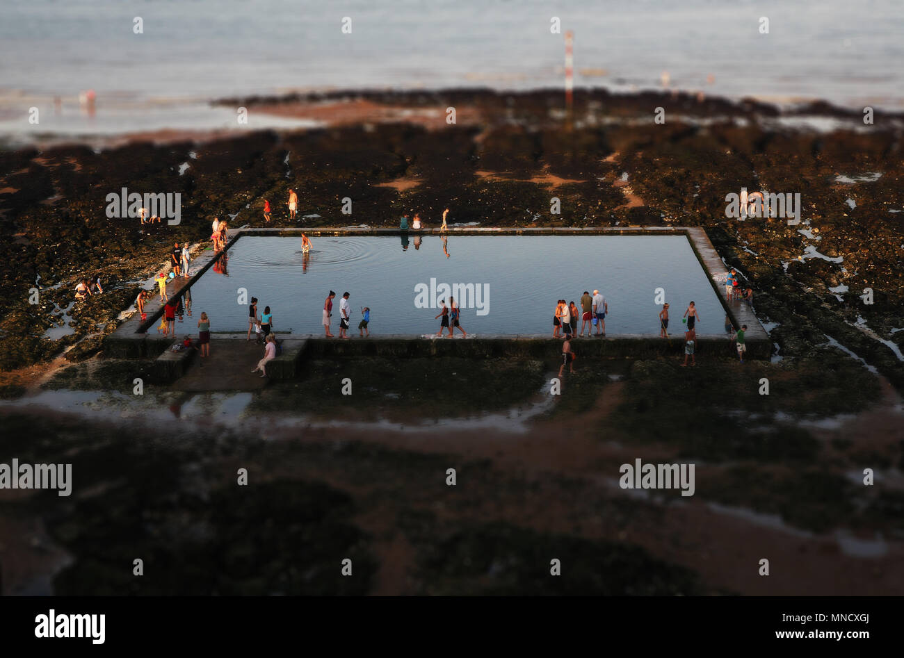 Tidal pool broadstairs hi-res stock photography and images - Alamy