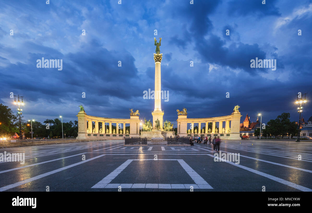 Budapest square hi-res stock photography and images - Alamy