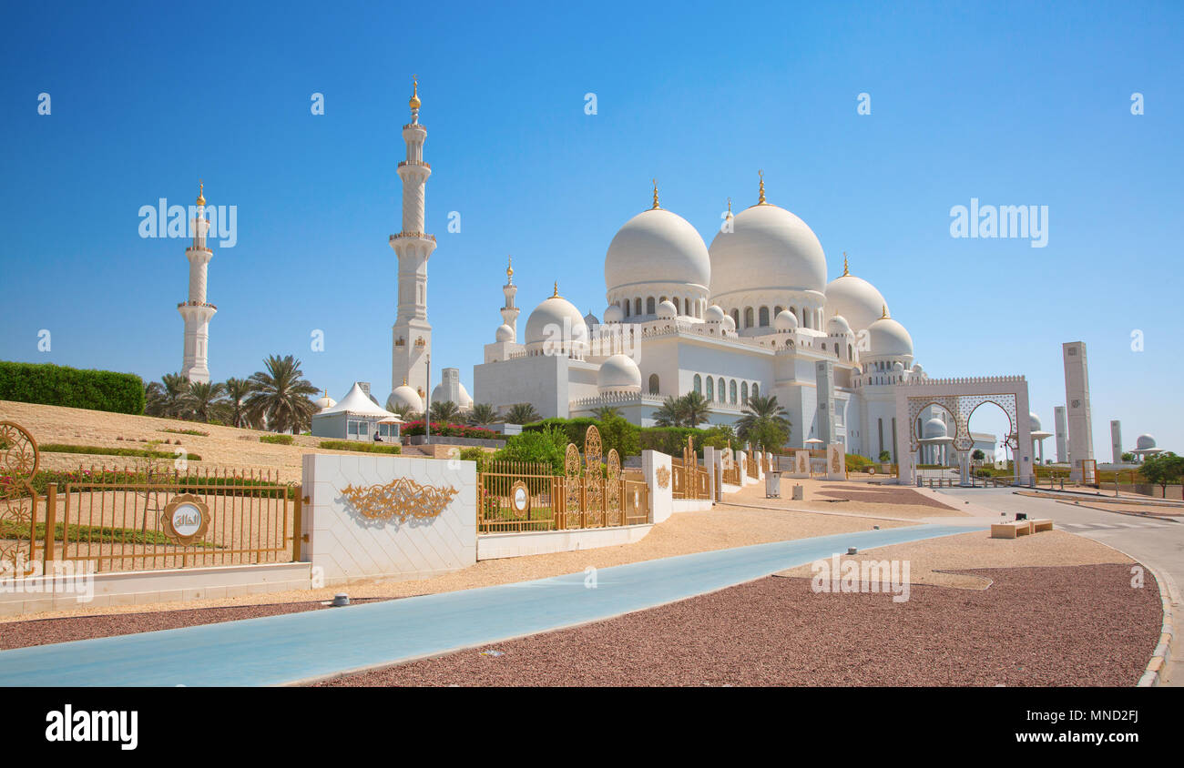 Famous Sheikh Zayed mosque in Abu Dhabi, United Arab Emirates Stock ...