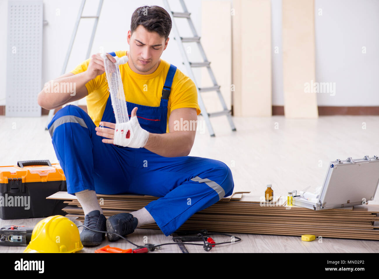 Worker with injured hand at construction site Stock Photo - Alamy