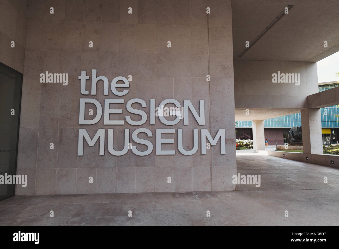 London museum entrance sign hi-res stock photography and images - Alamy