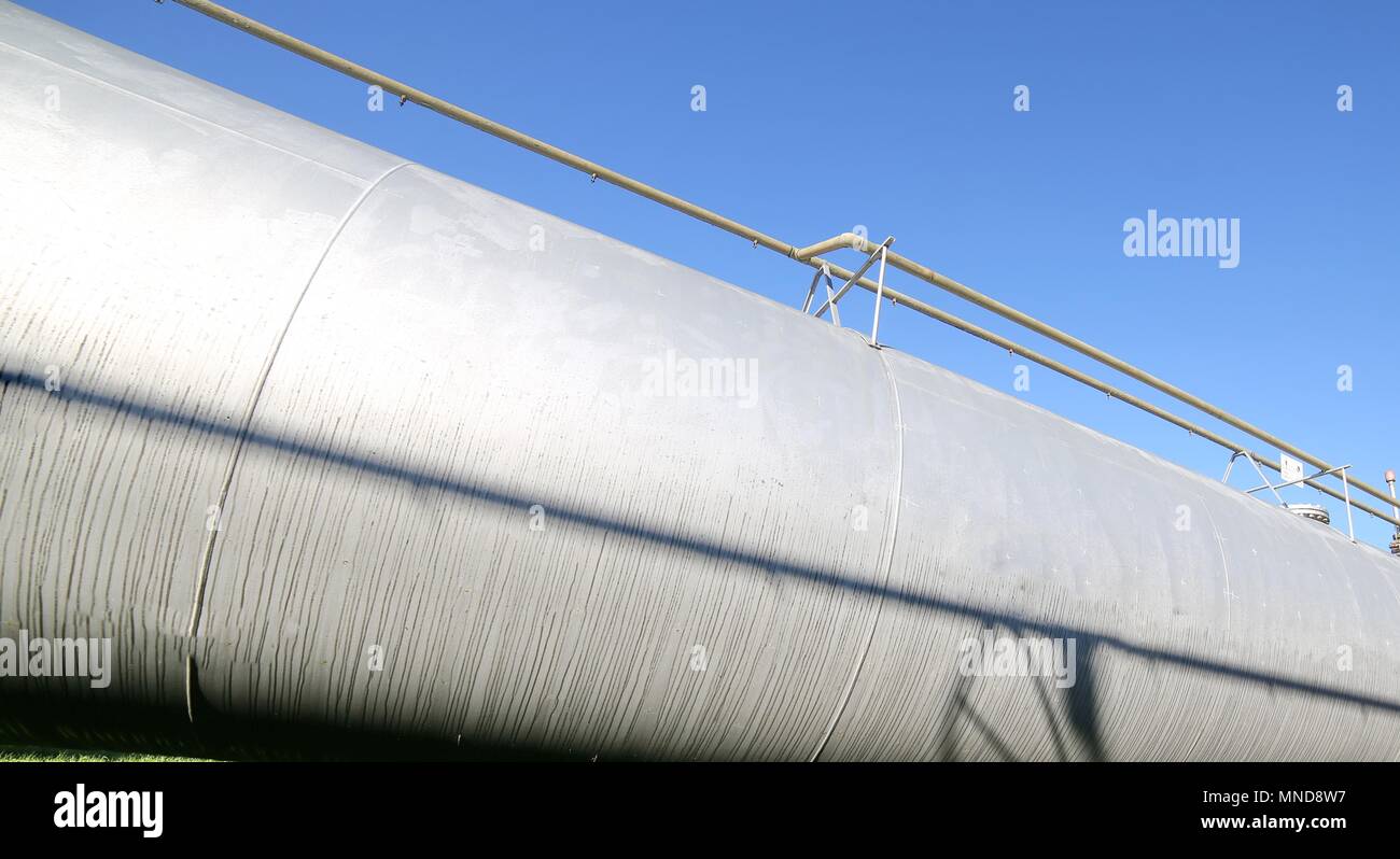 long pressure vessel in the fuel production refinery Stock Photo - Alamy