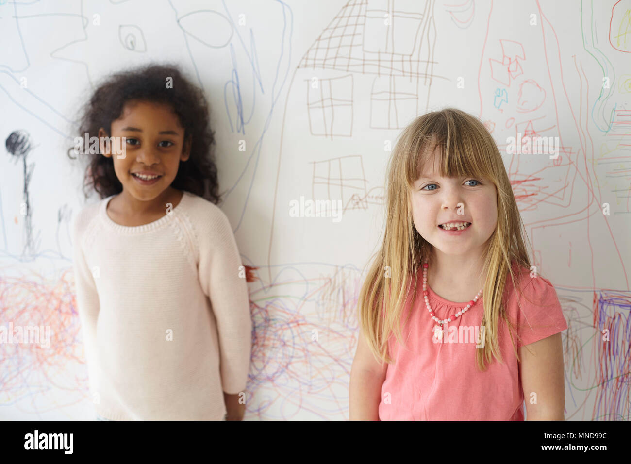 Girls drawing on wall hi-res stock photography and images - Alamy