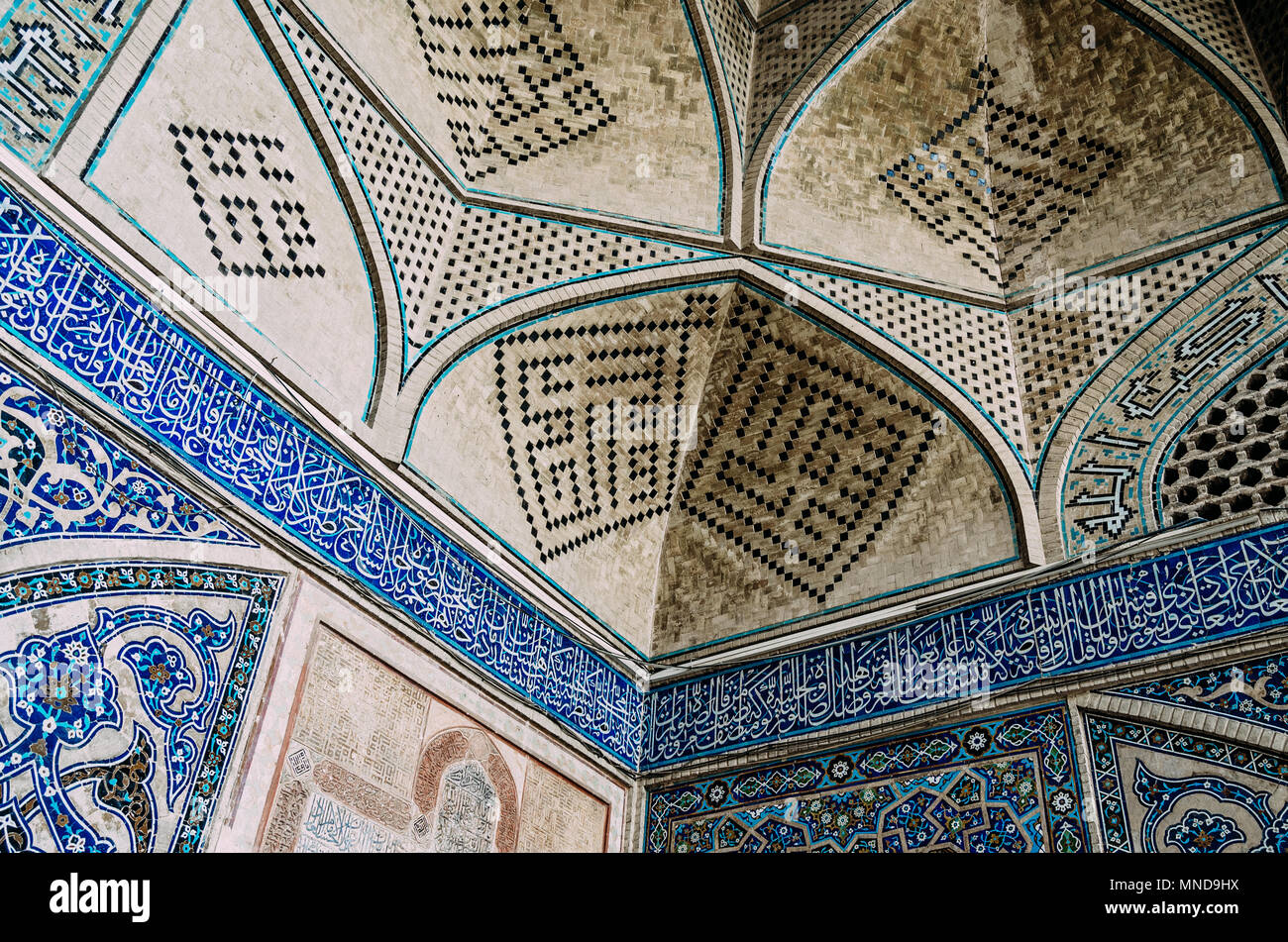 Arabic calligraphy in thuluth hi-res stock photography and images - Alamy